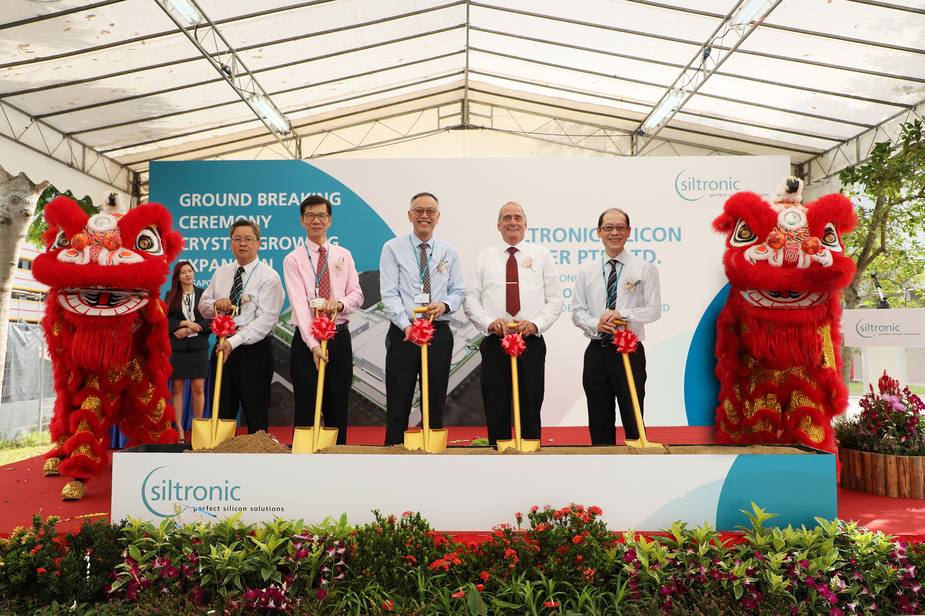 Siltronic breaks ground on a new crystal pulling hall in Singapore ...